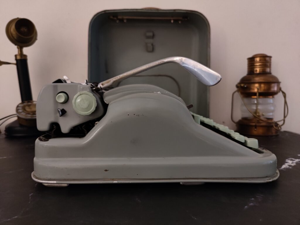 1965 Hermes 3000 Typewriter Turtle Hardshell Case – The Retro Craft